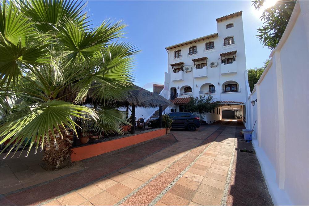 VENDE Amplia residencia en Villa Aurelia. Ref #VD6117 - infocasas.com.py