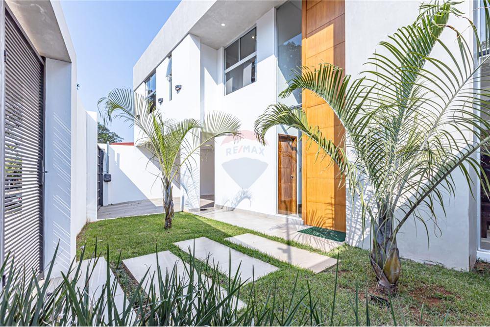 VENDO HERMOSA RESIDENCIA EN LUQUE. Ref #JA1FB8 - infocasas.com.py