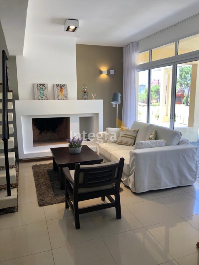 Excelente casa en Manantiales. Ref #HF09B4 - casaseneleste.com