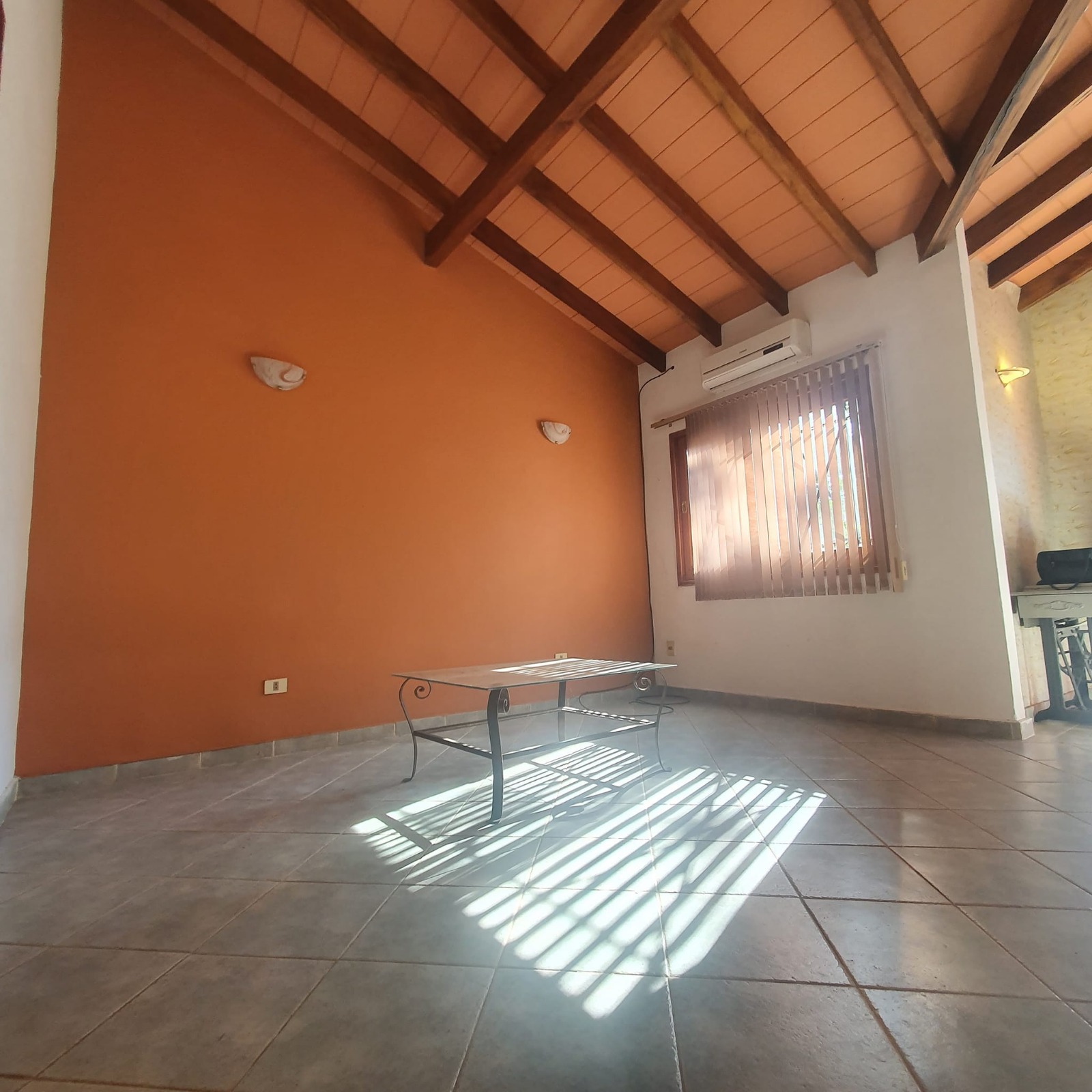 ALQUILO AMPLIA CASA EN LUQUE. Ref #R18B3F - infocasas.com.py