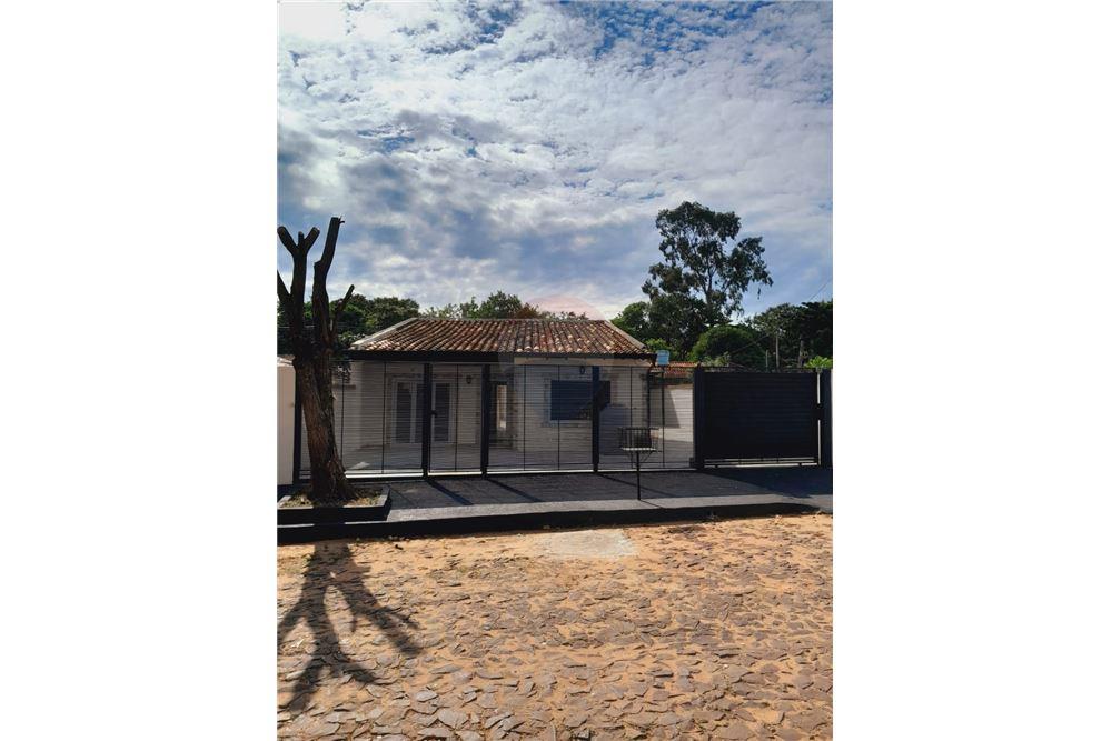 Casa - Alquiler - Paraguay Central San Lorenzo. Ref #ZC72C3 - infocasas.com.py