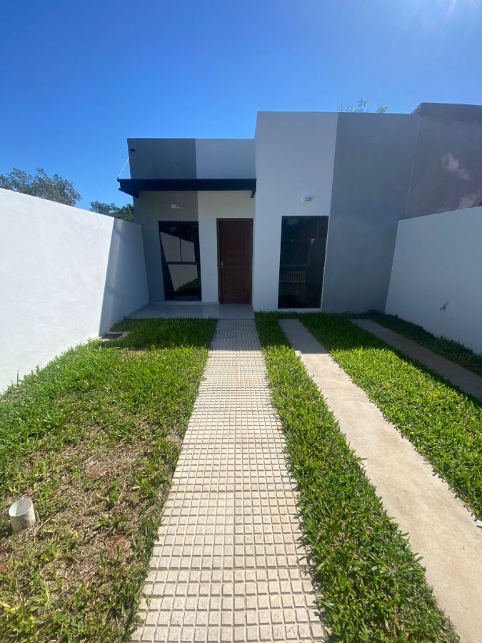 Casa en venta de 2 dormitorios c/ cochera en Luque. Ref #OB1A0C - infocasas.com.py