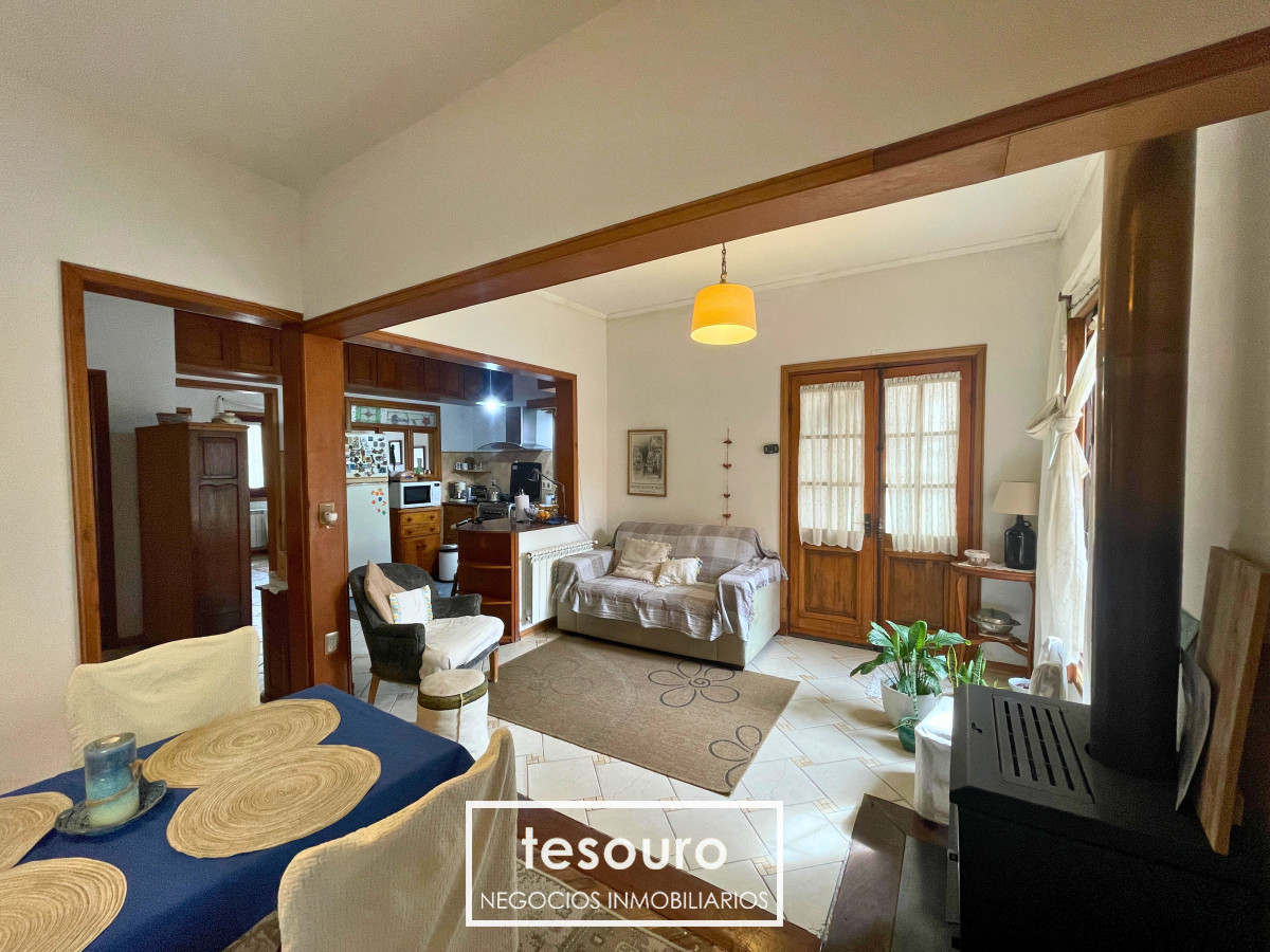 VENTA CASA DE 4 DORMITORIOS CON PISCINA Y BARBACOA EN MALVÍN. Ref #H3C826