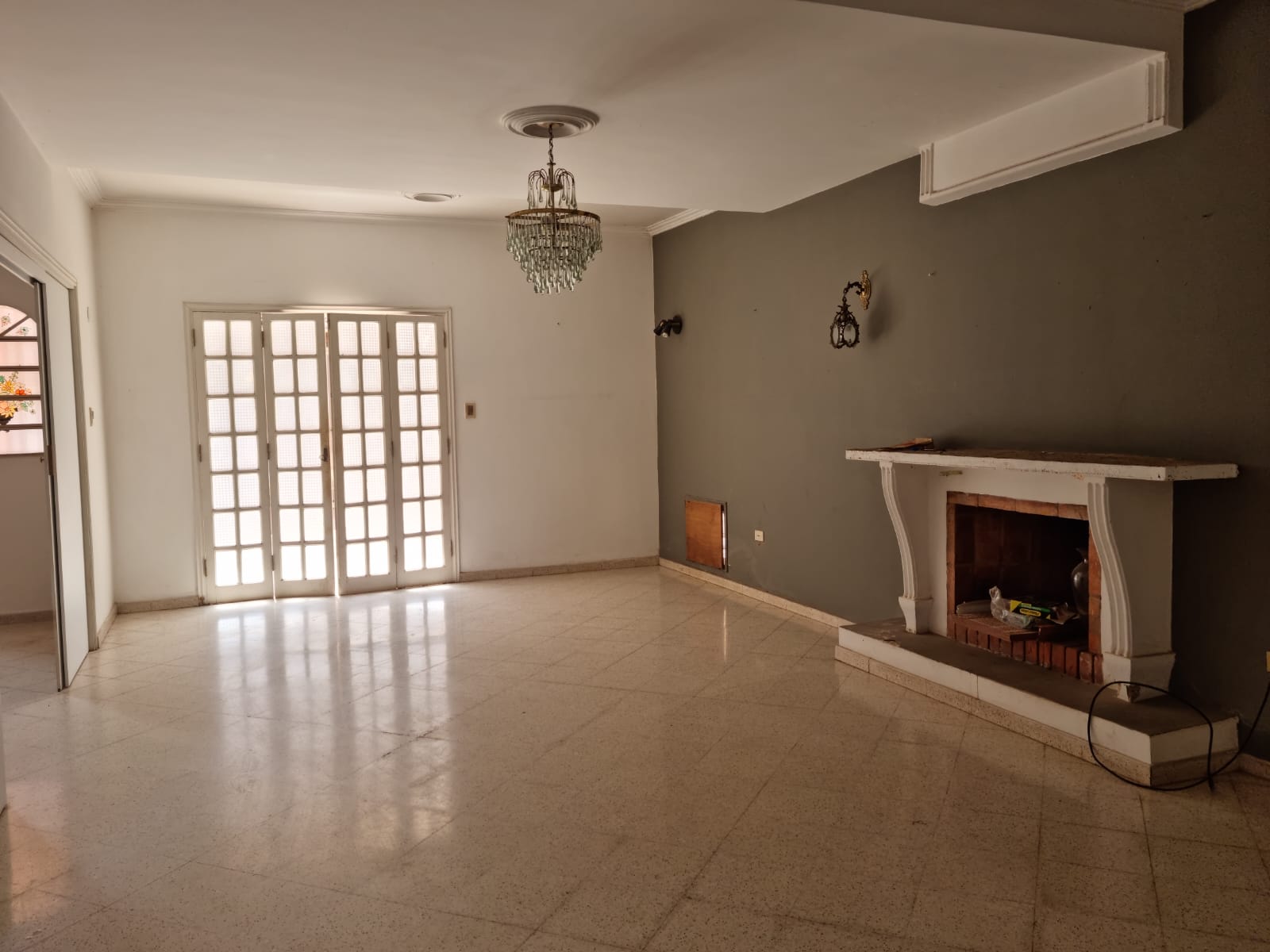 VILLA AURELIA AMPLIA CASA EN ALQUILER. Ref #C56859 - infocasas.com.py