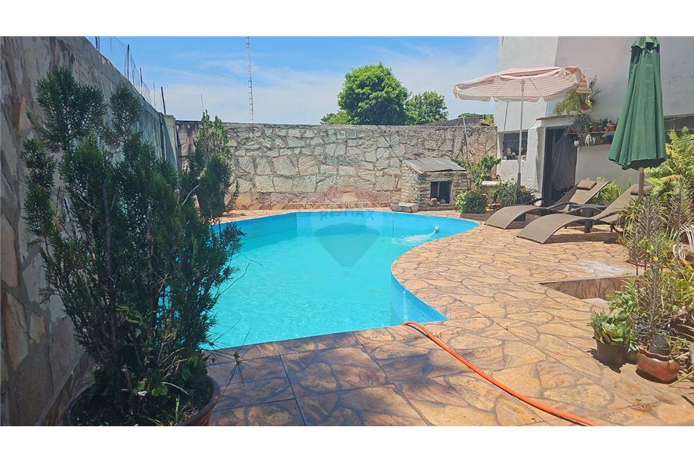 VENDO AMPLIA CASA CON PISCINA EN ASUNCIÓN-SAJONIA. Ref #X9A109 - infocasas.com.py