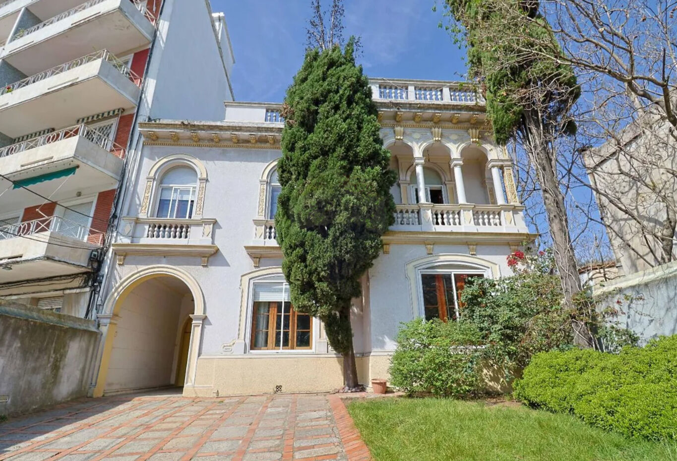 ORDEN DE VENDER! Hermoso padrón único sobre Av. J. Suarez, actualizada ...