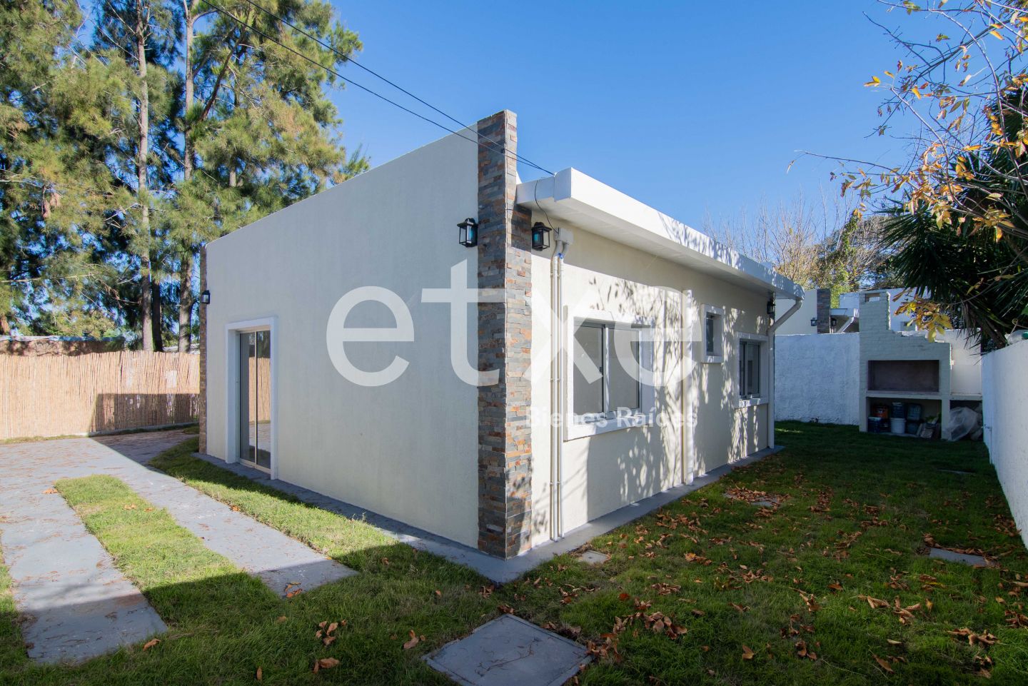 Casa a Estrenar en Venta en Complejo Lagomar. Ref #FB6AC2