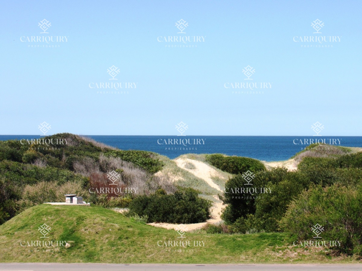 Amplia y luminosa planta en primera linea al mar. Ref #L7FCD9 ...