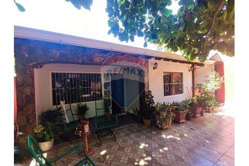 Casa - Venta - Paraguay Central Luque. Ref #C5C7AC - infocasas.com.py