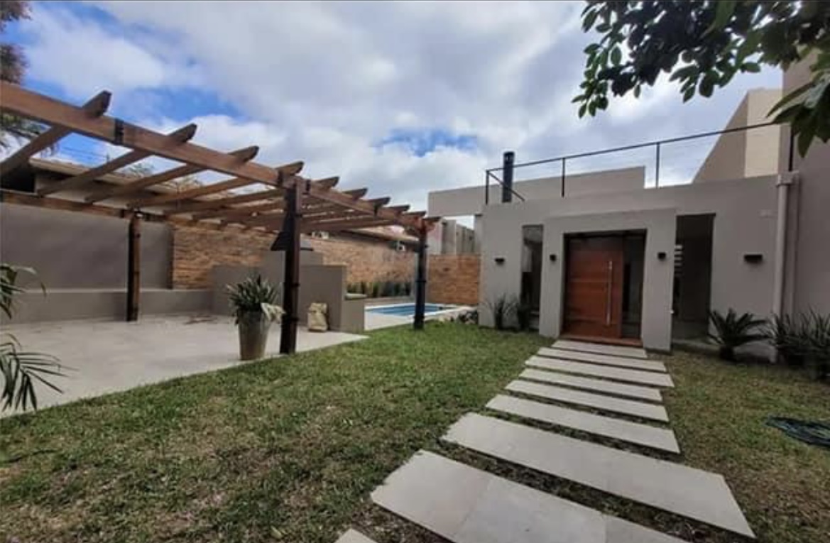 Casa moderna 3 dormitorios a estrenar con piscina mburucuya . Ref #G2C21F - infocasas.com.py