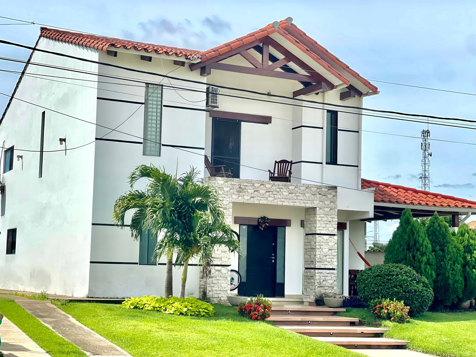 CASA EN ANTICRETICO EN COND. SANTA CRUZ DE LA COLINA. Ref #P28399 ...