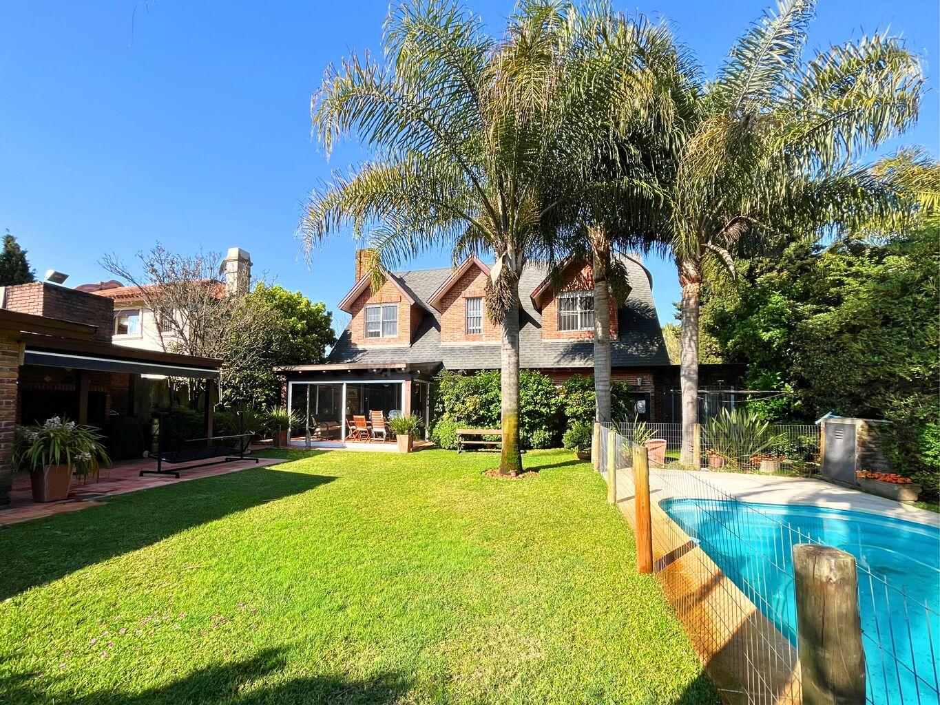 Venta casa 4 dormitorios + servicio en Jardines de Carrasco - Ref 1576. Ref #V611C9 - infocasas ...