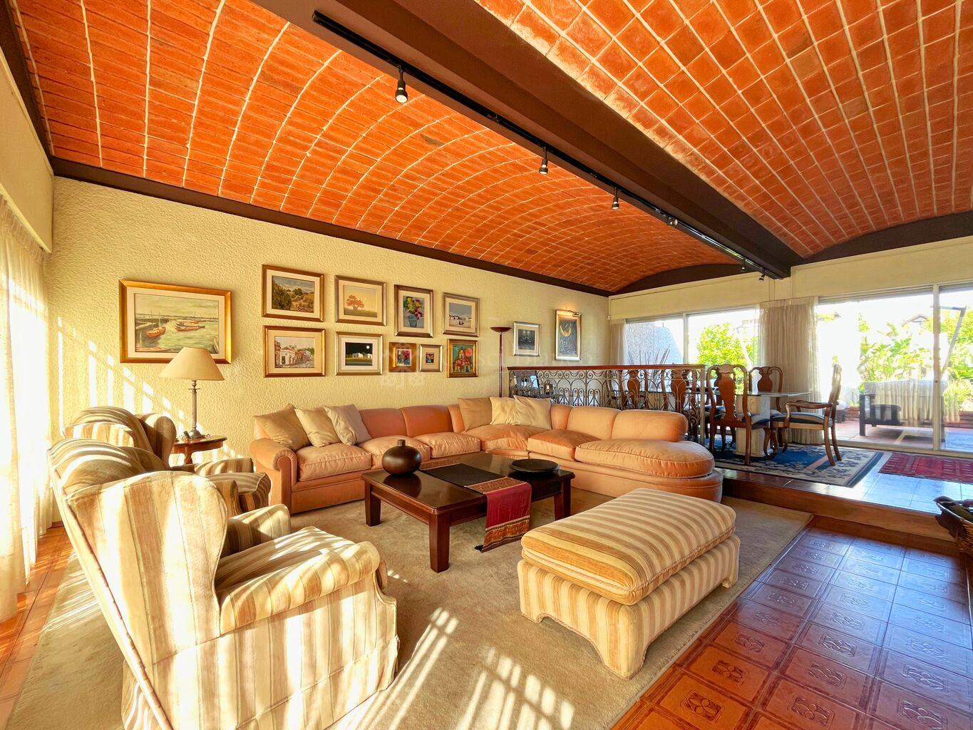 Casa en venta 3 dormitorios + piscina en Punta Gorda - Ref 1721. Ref #IC292B