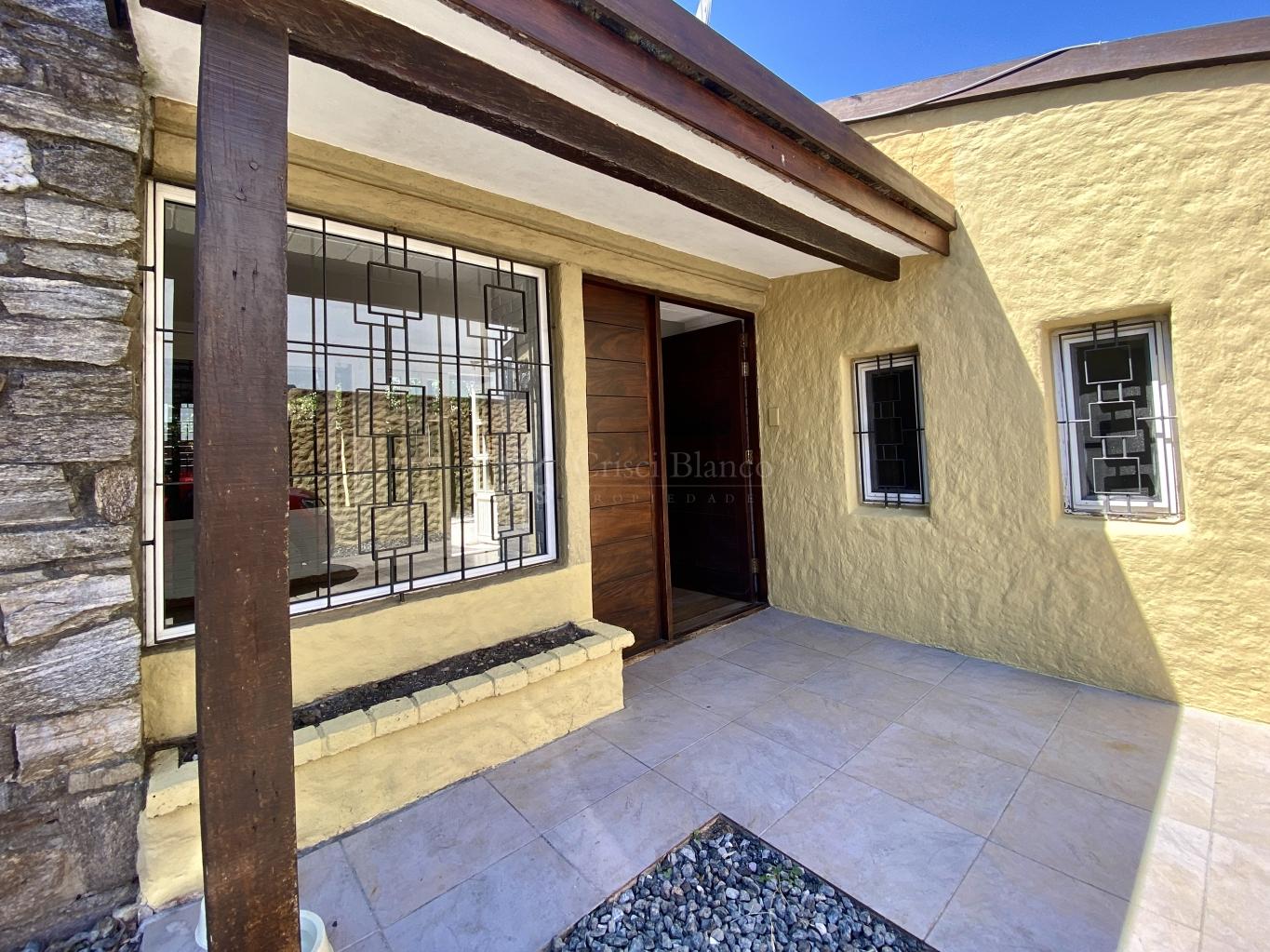 Casa 3 dormitorios + barbacoa - Carrasco Norte - Ref 8. Ref #EE4ECD