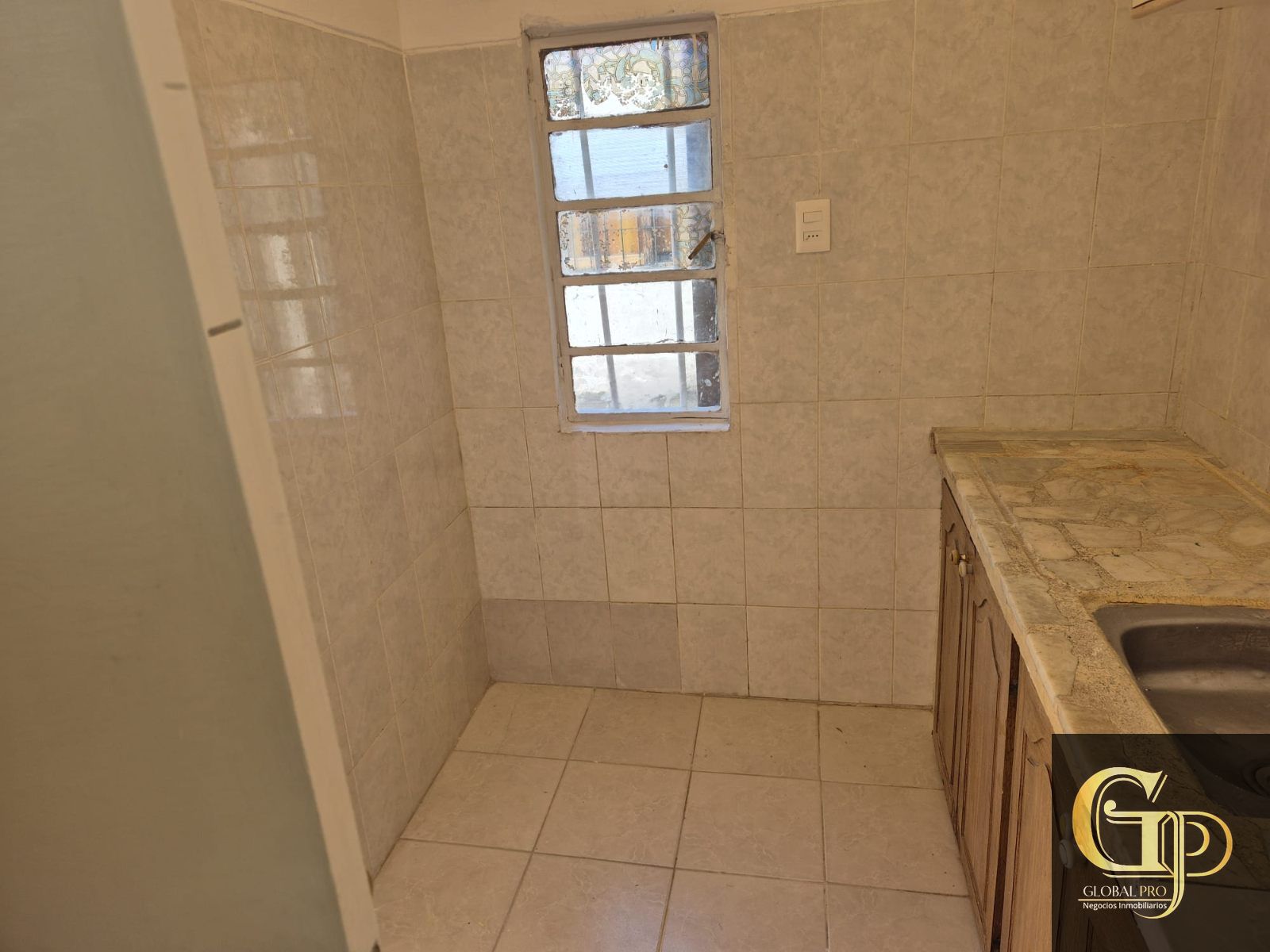 Apartamento en alquiler de 1 dormitorio en Pocitos con patio. Ref #M18608 - infocasas.com.uy