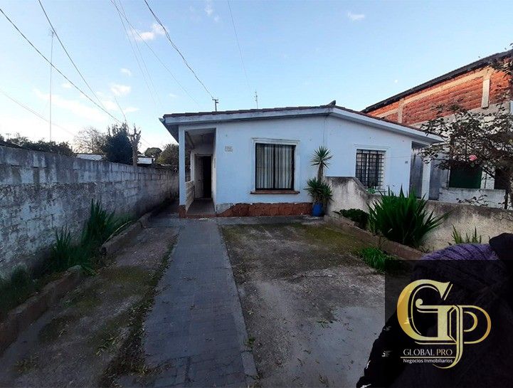 Casa en venta de 2 dormitorios c/ cochera en Jardines Hipódromo. Ref #U28C1B - infocasas.com.uy