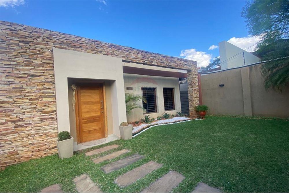 VENDO CASA EN BARRIO MBURUCUYA. Ref #D526F5 - infocasas.com.py