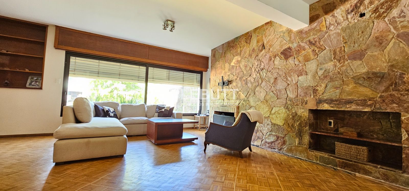 Casa Venta 4 Dormitorios 4 Baños (2 Suite) Fondo Parrillero Garage Punta Gorda. Ref #W902BF ...