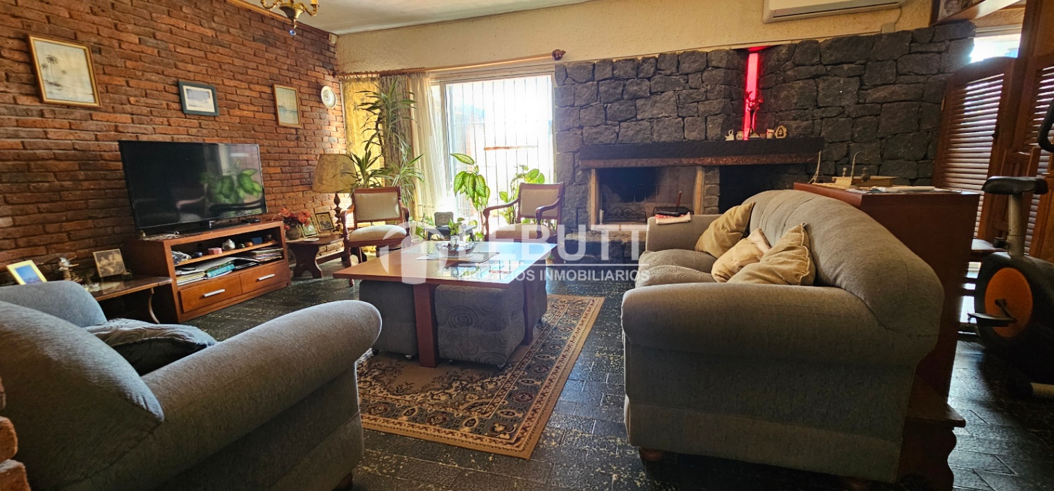 Casa 3 Dormitorios 3 Baños Piscina Barbacoa Terreno 750 m2 Punta Gorda. Ref #X3DEA8