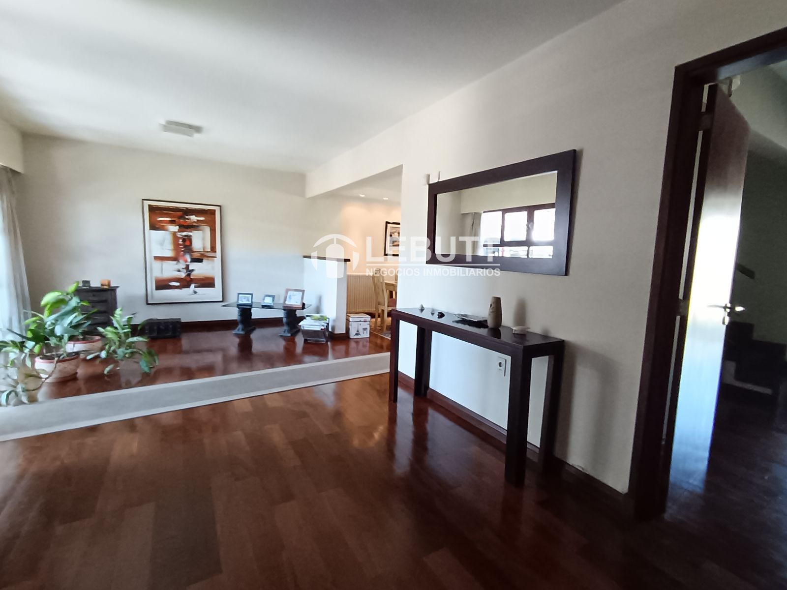 Casa Venta 3 Dormitorios en Suite Servicio Completo Fondo Barbacoa Garage x2. Ref #B5591D ...