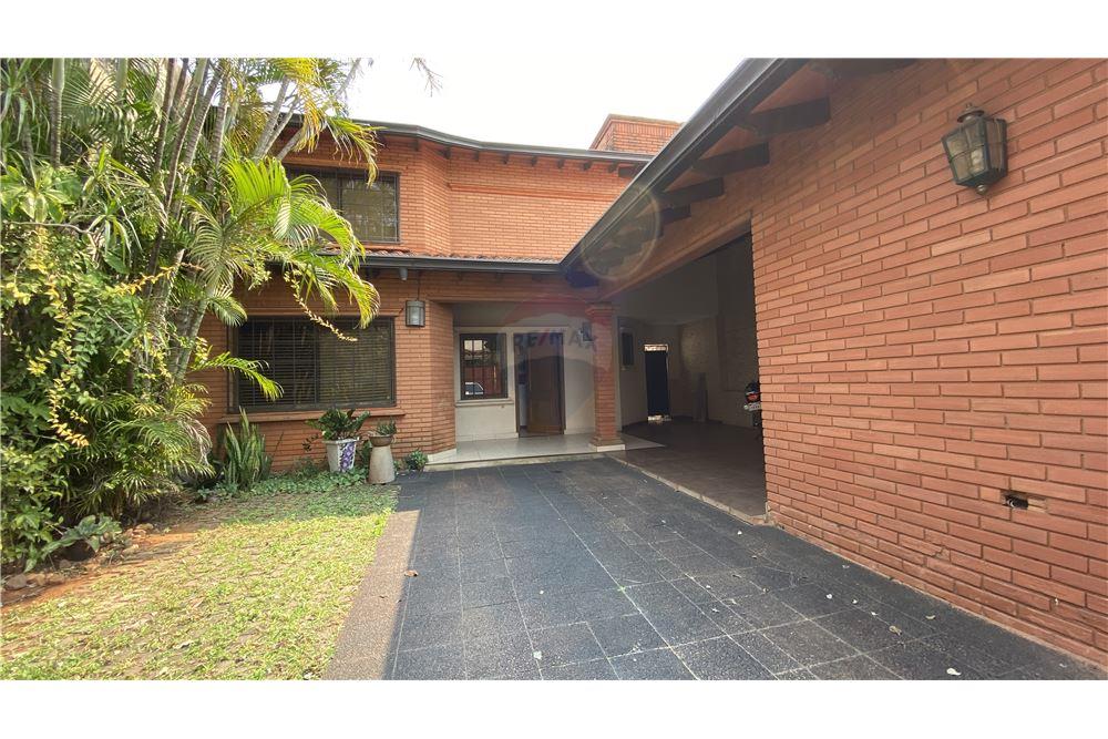 EN VENTA HERMOSA Y AMPLIA RESIDENCIA EN ASUNCIÓN - VISTA ALEGRE. Ref #O94D14 - infocasas.com.py