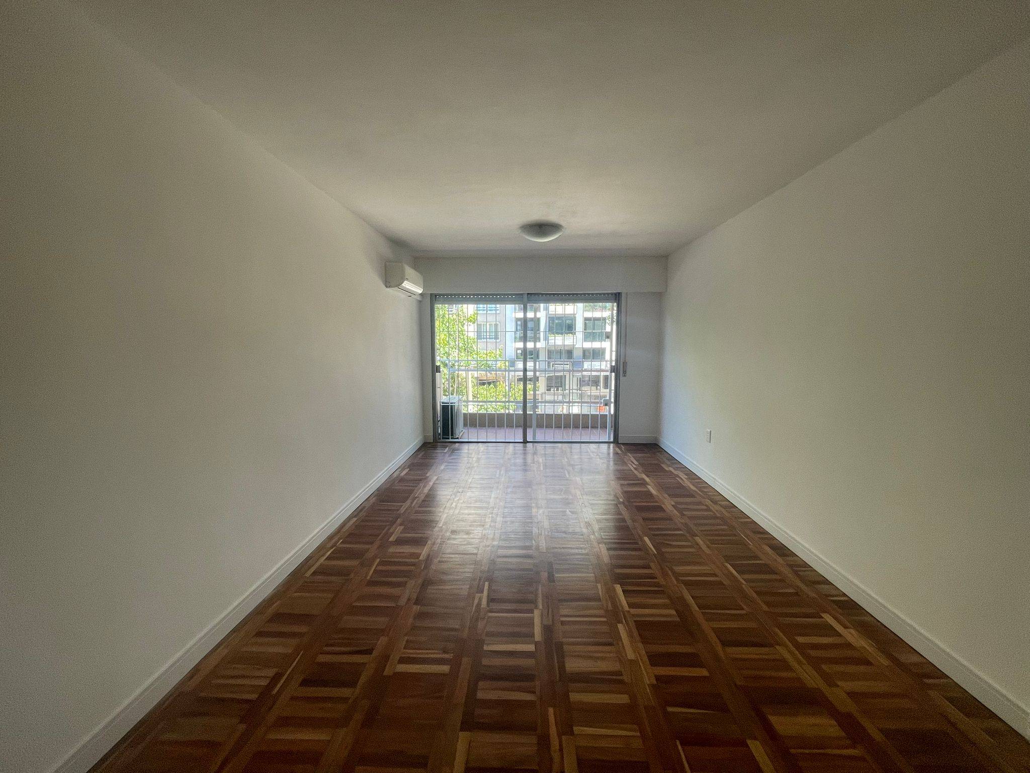 Alquiler de Apartamento con tres dormitorios, dos baños y garage en Pocitos. Ref #G3A046 ...