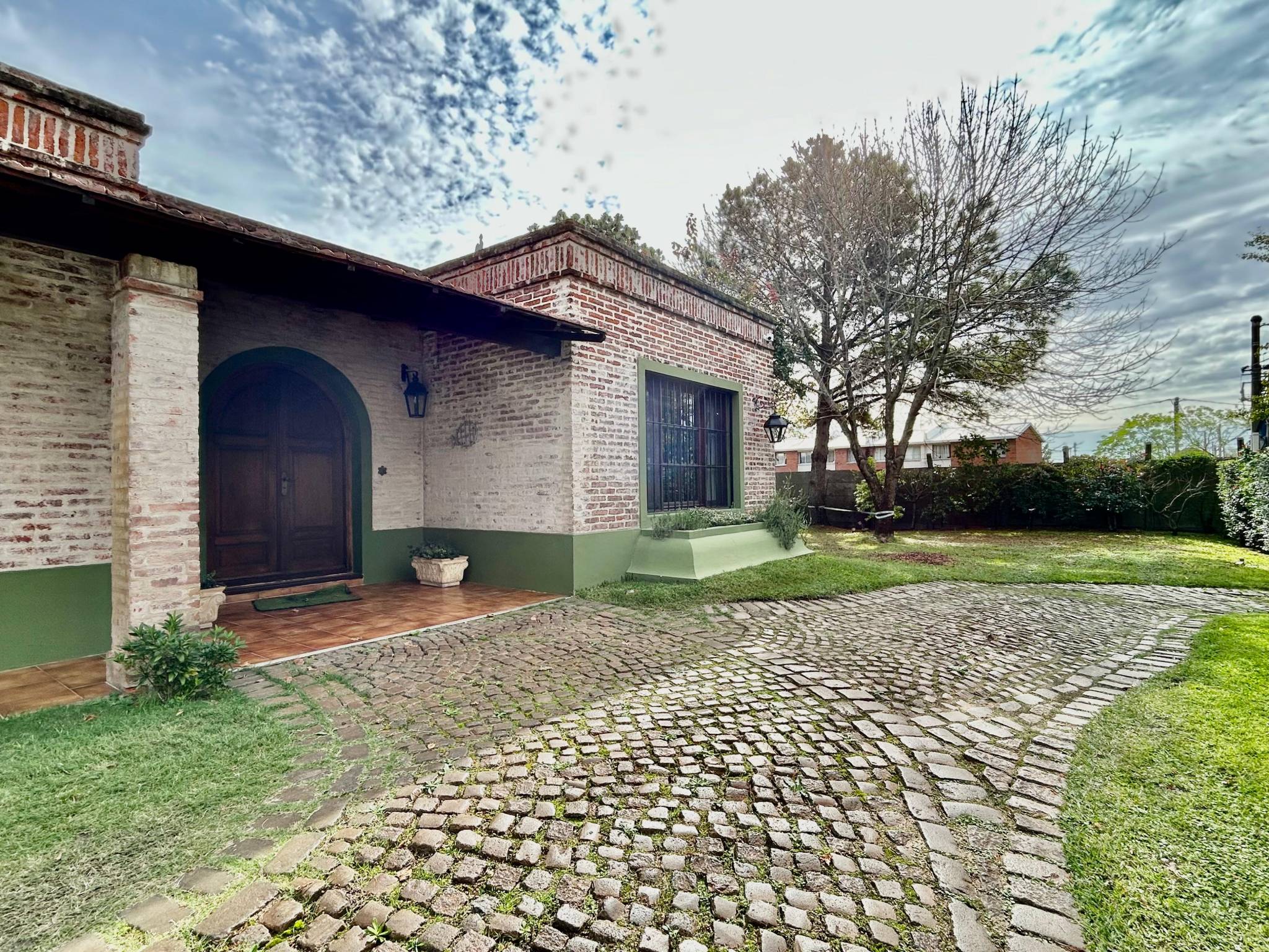 Venta de Casa con 3 dormitorios y servicio en Carrasco Norte. Ref #L1E8FC