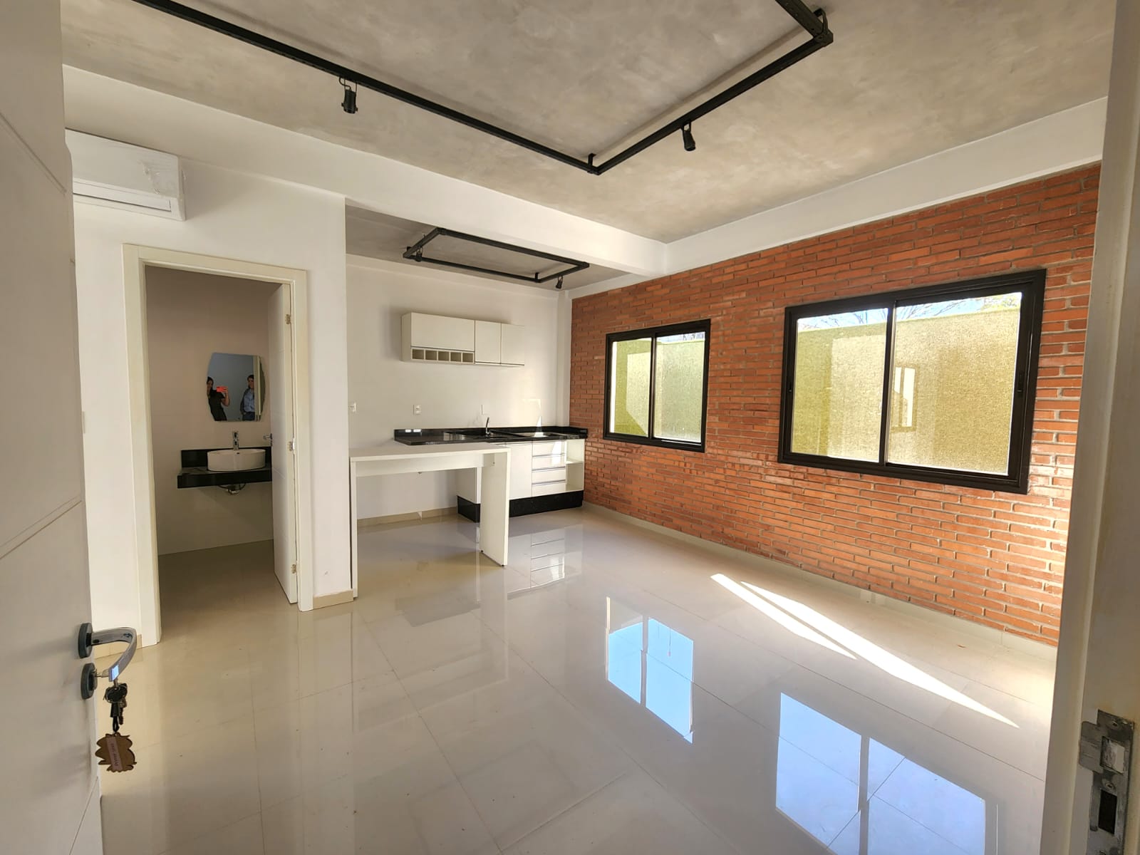 ALQUILO MODERNO DEPARTAMENTO DE UN AMBIENTE TIPO LOFT, KM 8,5 MONDAY, CDE. Ref #Y13550 ...