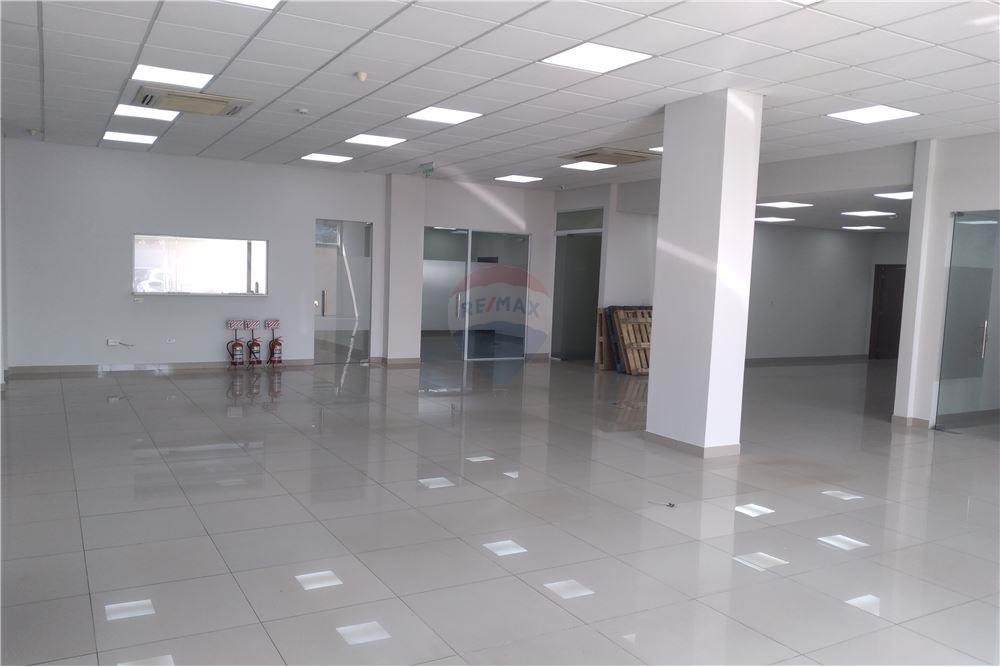 ALQUILO LOCAL COMERCIAL CON OFICINAS ZONA MUNICIPALIDAD ASUNCION. Ref #IE84E8