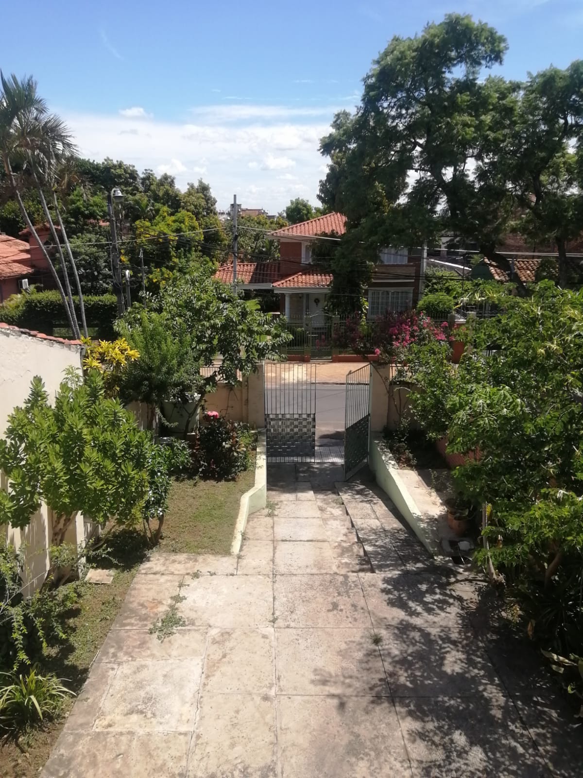 ALQUILO AMPLIA CASA Z/ COLEGIO CRISTO REY. Ref #Y98FAF - infocasas.com.py