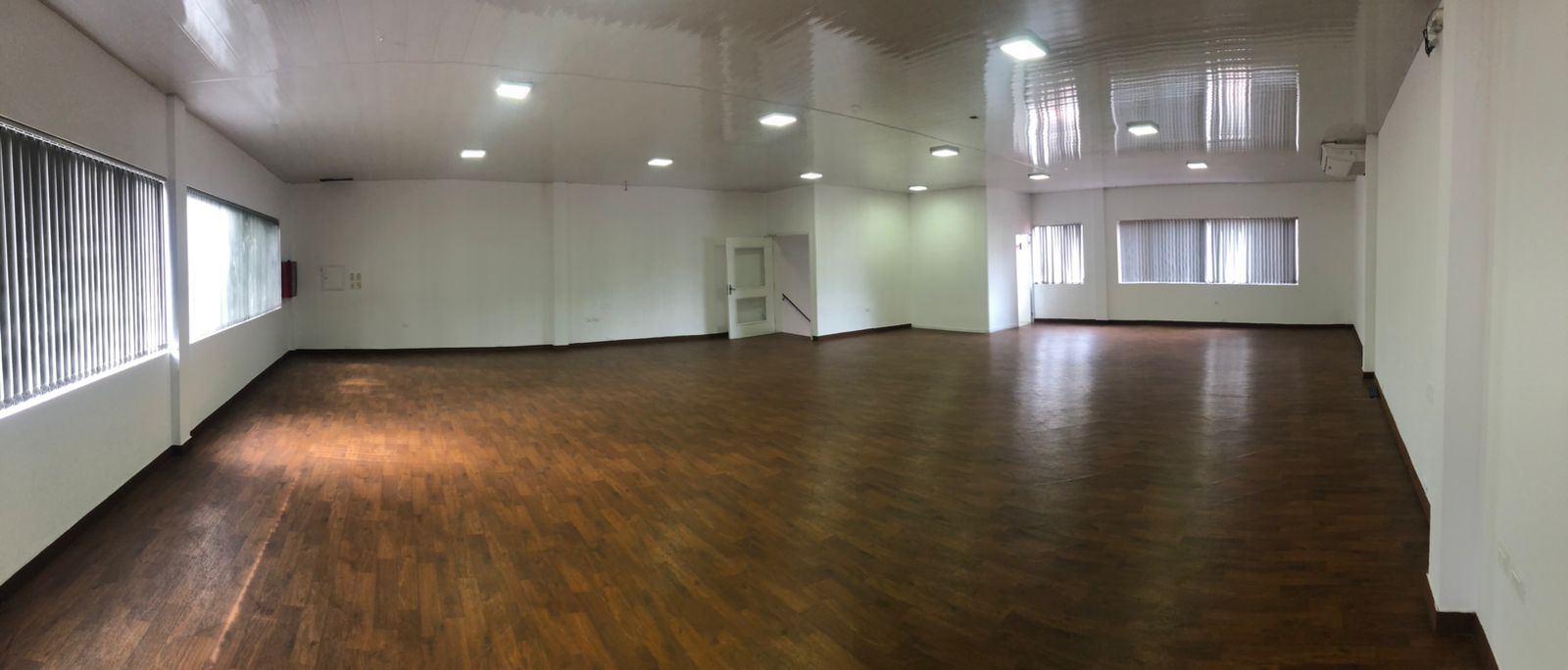 ALQUILO EDIFICIO CON OFICINAS CORPORATIVAS EN VILLA MORRA. Ref #GA4BA6 - infocasas.com.py