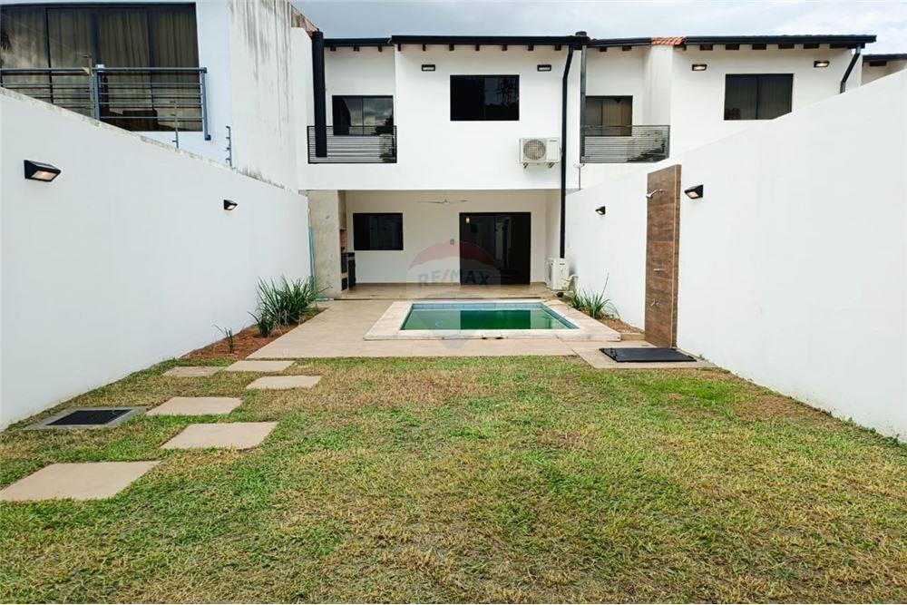 Alquilo Duplex con Piscina sobre Cerro Lambare. Ref #H894EA - infocasas.com.py