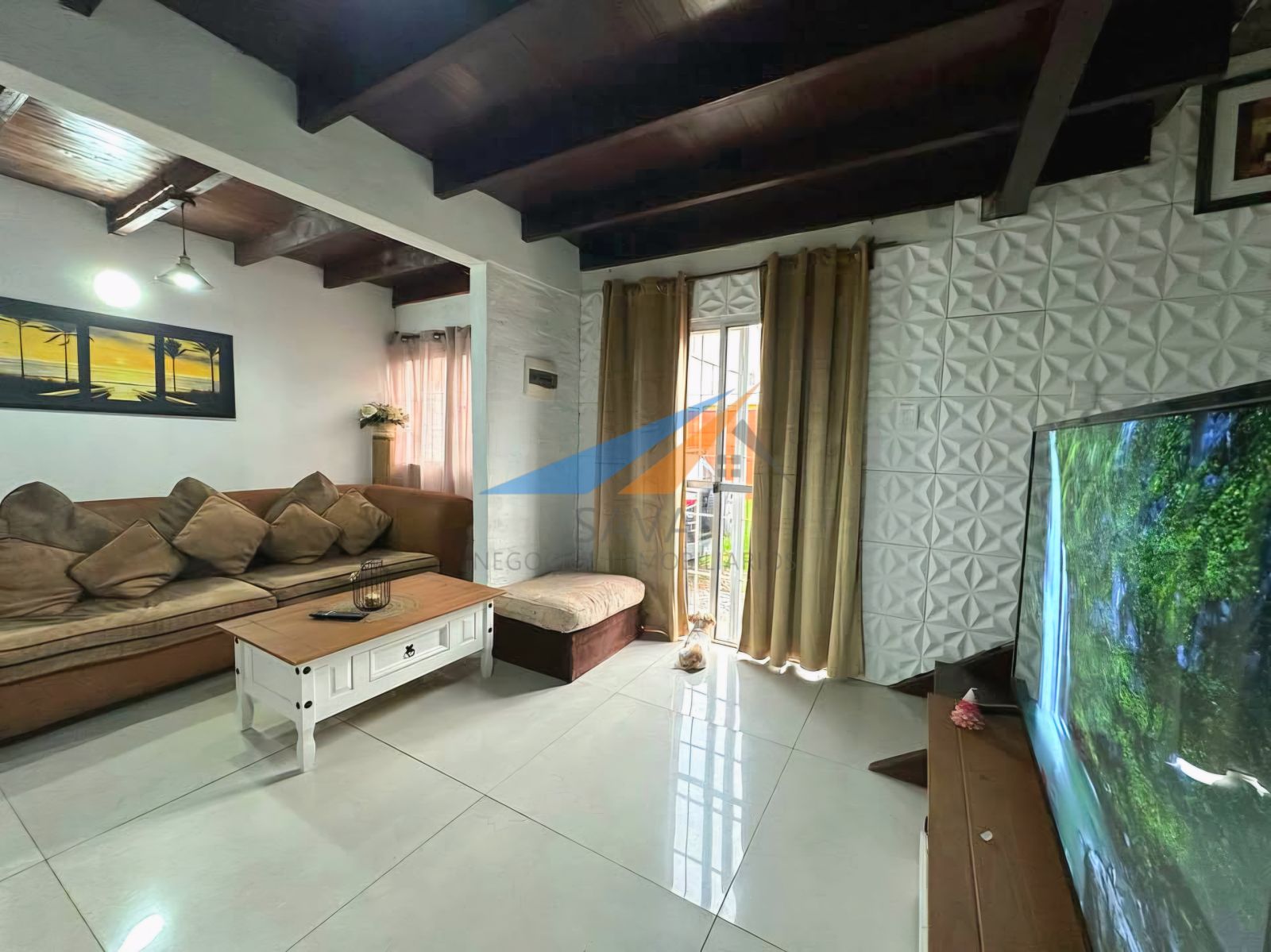 Alquiler Casa 3 Dormitorios en Ituzaingó! Patio, Barbacoa y Cochera!. Ref #V7E3A9