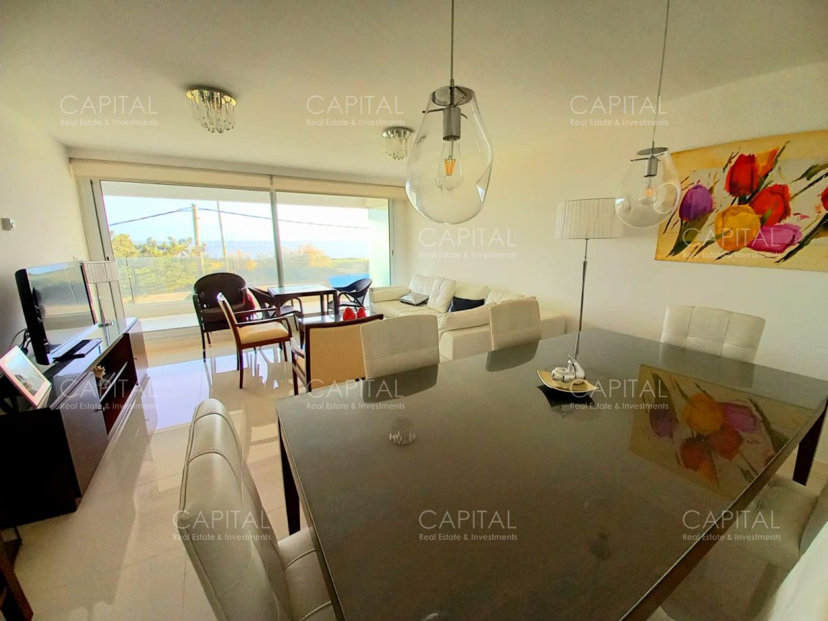 Apartamento Frente al Mar en Venta Dos Dormitorios y Servicio. Ref #G82F11 - infocasas.com.uy