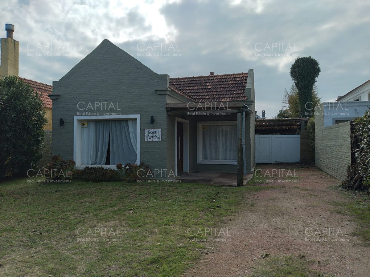 Casa en La Barra con piscina muy bien ubicada a 400 mts del mar. Ref #F4AA0D - infocasas.com.uy