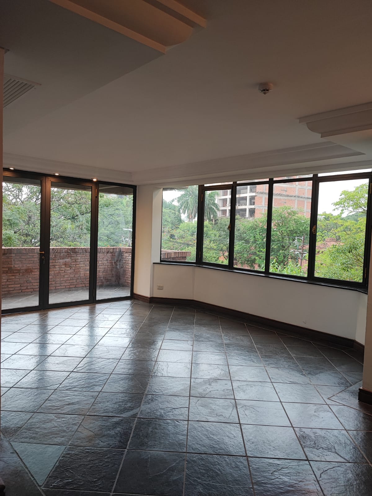 AlQUILO PENTHOUSE Barrio Mcal. Estigarribia.. Ref #A5F0D5 - infocasas.com.py
