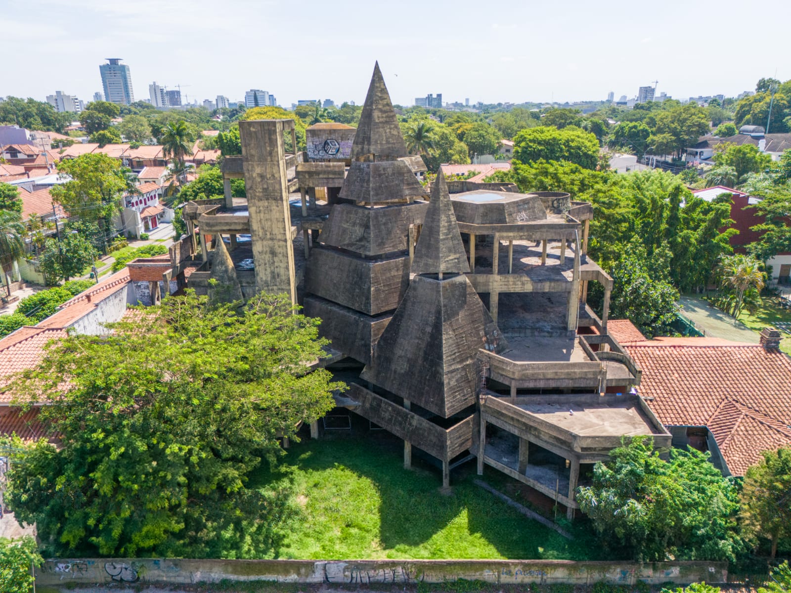 ¡EL LIENZO MÁS GRANDE DEL MUNDO-EL CASTILLO DE PINDÚ EN VENTA!. Ref #RE6935