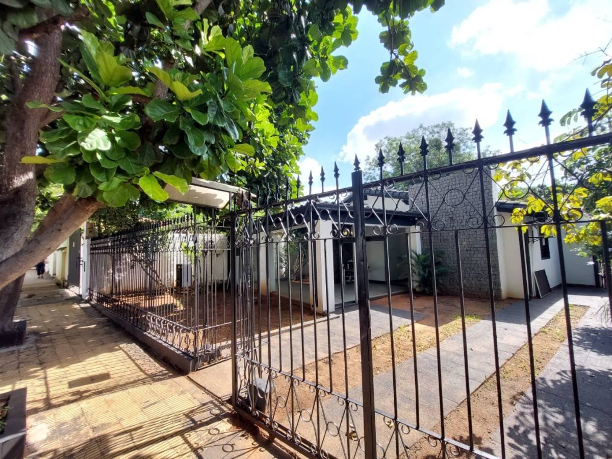 ALQUILO AMPLIA CASA EN BARRIO VILLA AURELIA. Ref #O6B8A0 - infocasas.com.py