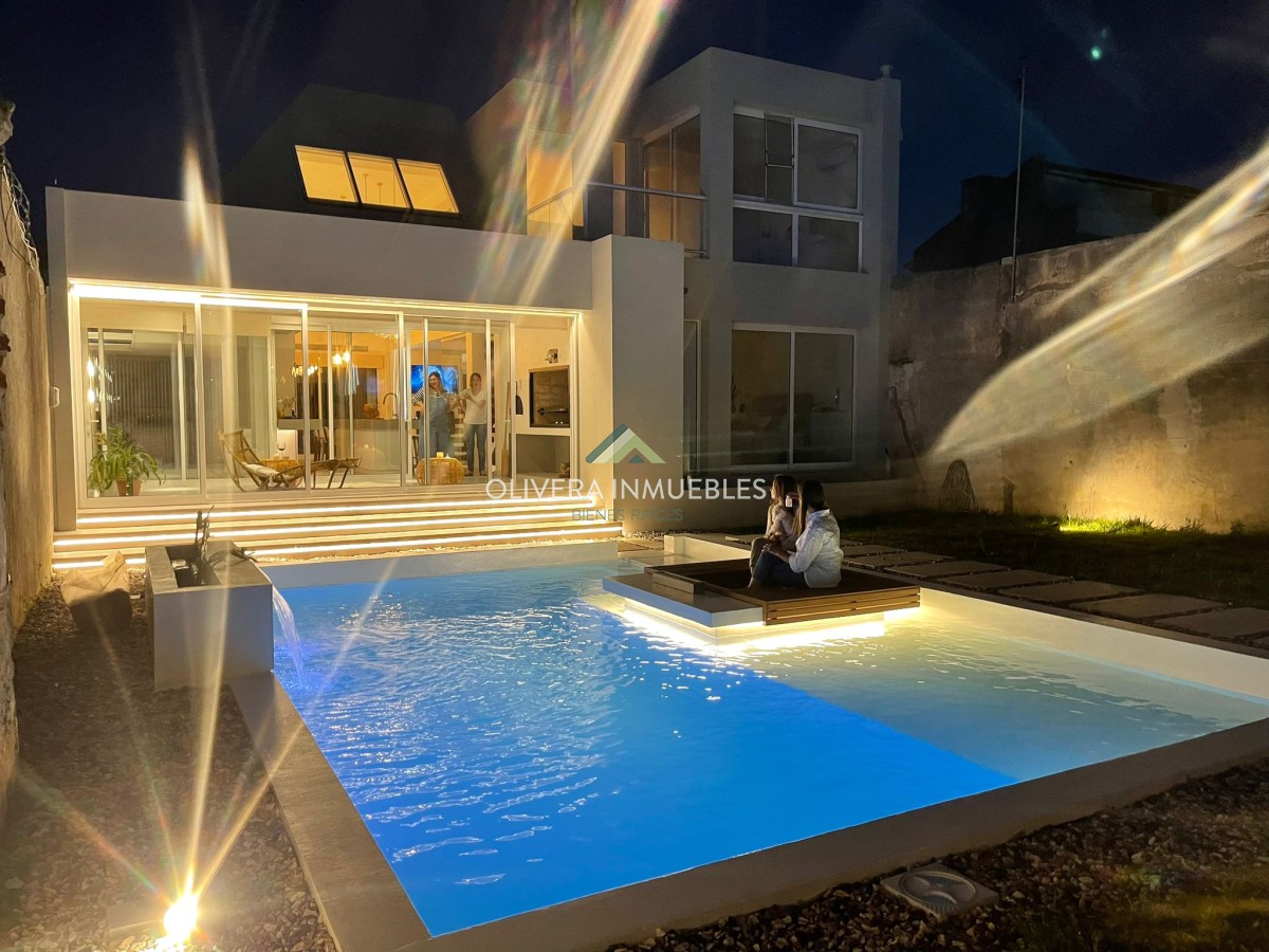 Exclusiva casa en venta con piscina climatizada,Montevideo. Ref #R7352E - infocasas.com.uy