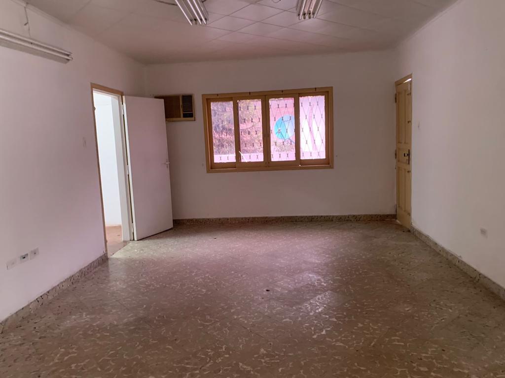 ALQUILO AMPLIA CASA PARA OFICINA O LOCAL COMERCIAL ZONA SEMINARIO . Ref #TA5A47 - infocasas.com.py