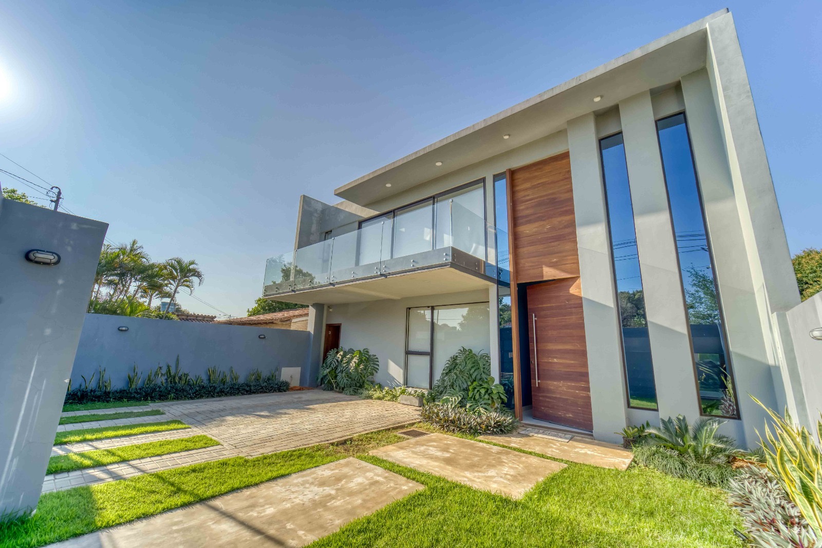 Vendo hermosa residencia de lujo en Luque . Ref #S5384A - infocasas.com.py