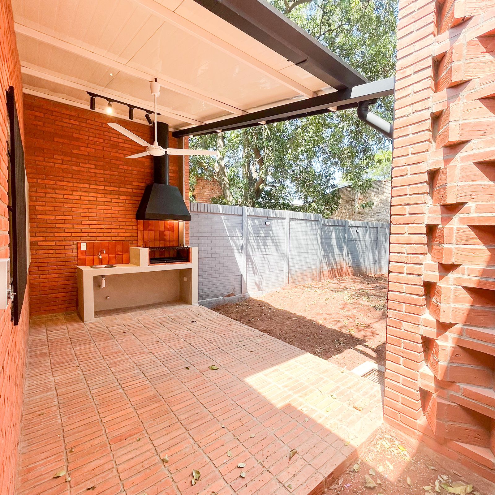 VENDO O ALQUILO DUPLEX DE UNA SOLA PLANTA EN VILLA ELISA. Ref #H5CEC7 - infocasas.com.py