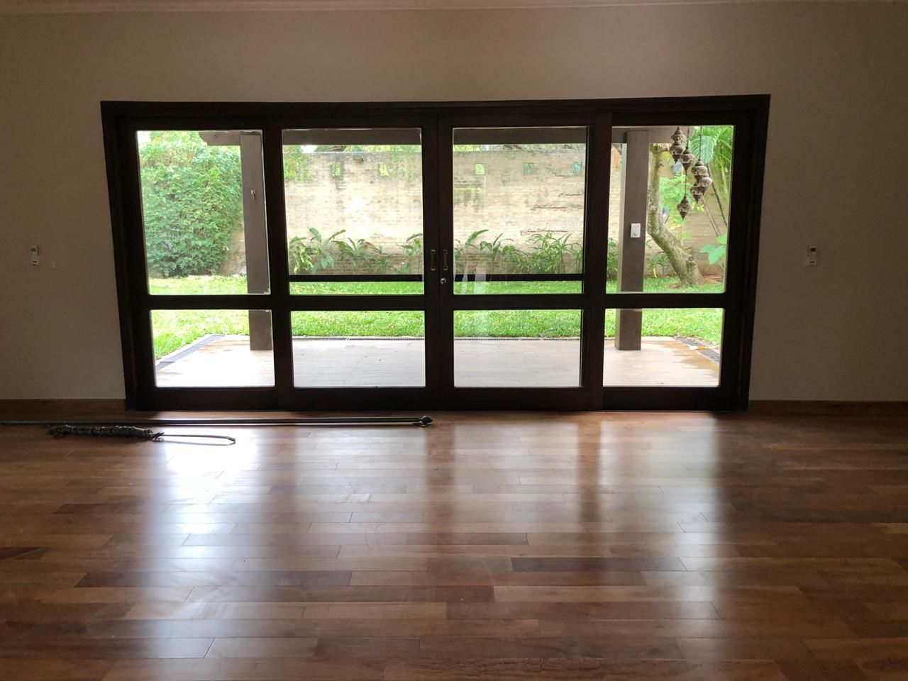 Alquilo hermosa casa en Barrio Cerrado. Ref #S90155 - infocasas.com.py