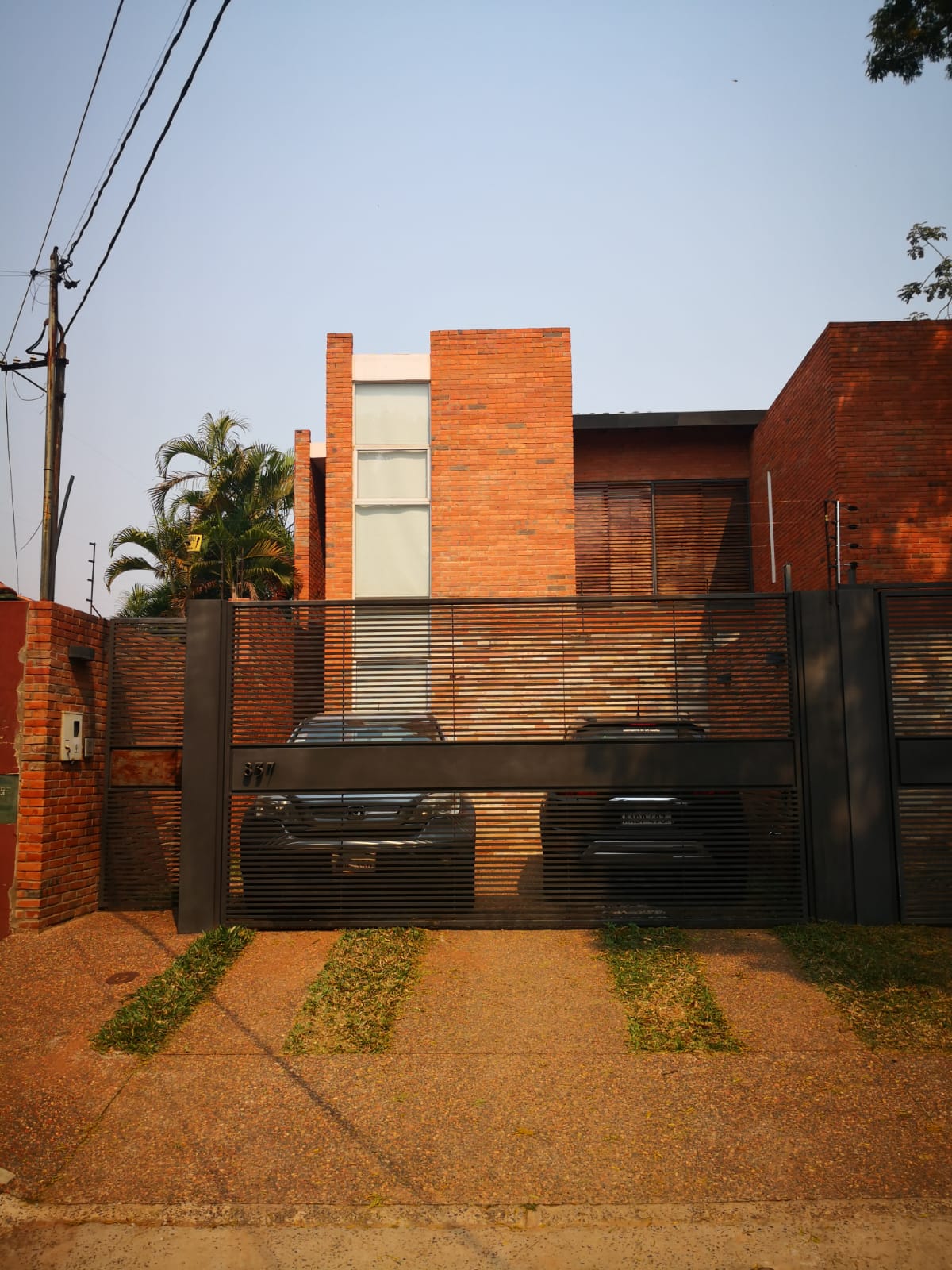 Alquilo amplio dúplex minimalista en Mburucuyá a pasos de Primer Presidente. Ref #T9B107 ...