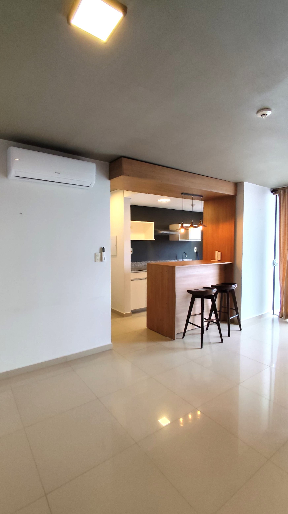 Alquilo Depto 2 Dormitorios Y 2 Baños Semiamoblado En Insignia 4 . Ref #H4B5BE - infocasas.com.py