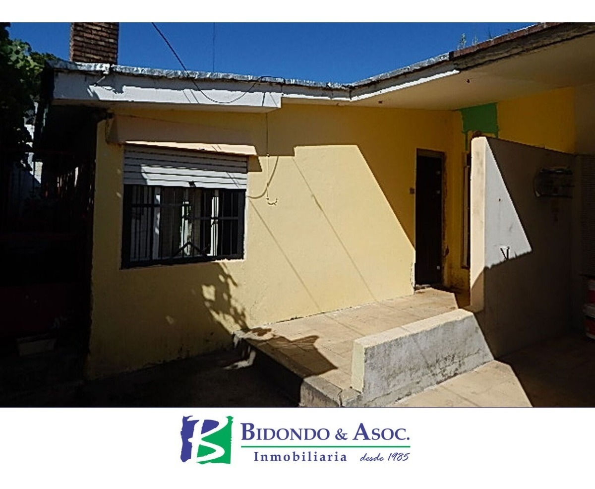 Casa 2 Dormitorios con fondo y parrillero Próxima A Millán Y Garzón. Ref #S73415 - infocasas.com.uy