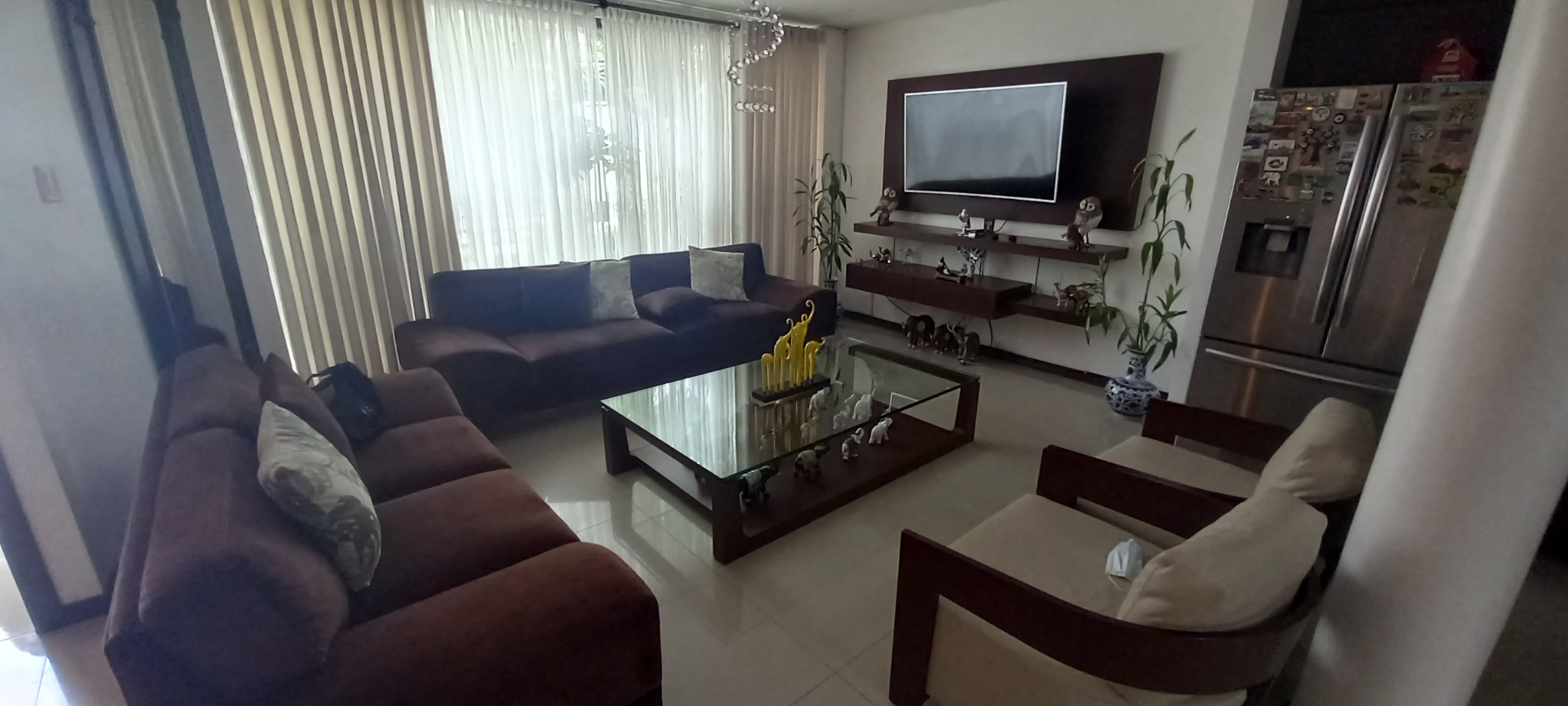 EN VENTA HERMOSA Y AMPLIA CASA MINIMALISTA EN ZONA NORTE ENTRE 2DO Y 3ER ANILLO. Ref #UD6394