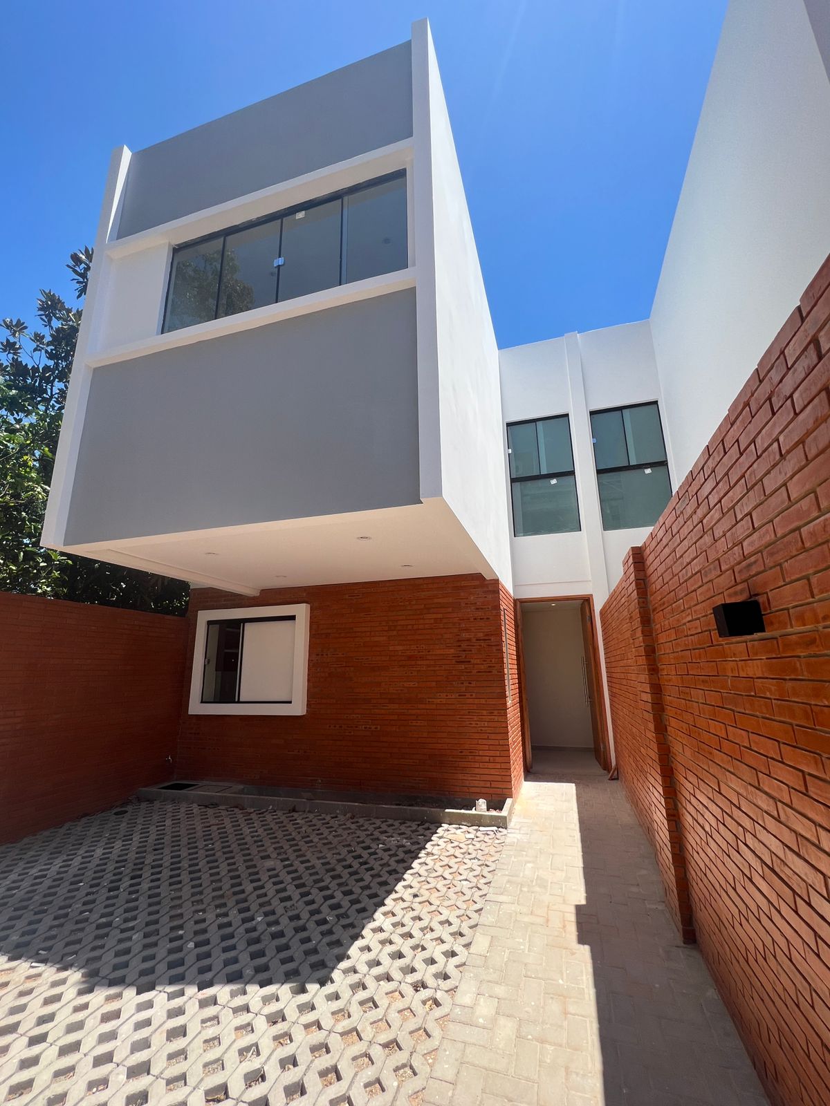 Vendo duplex de 3 Habitaciones zona Conmebol (tuyuti). Ref #J129C4 - infocasas.com.py