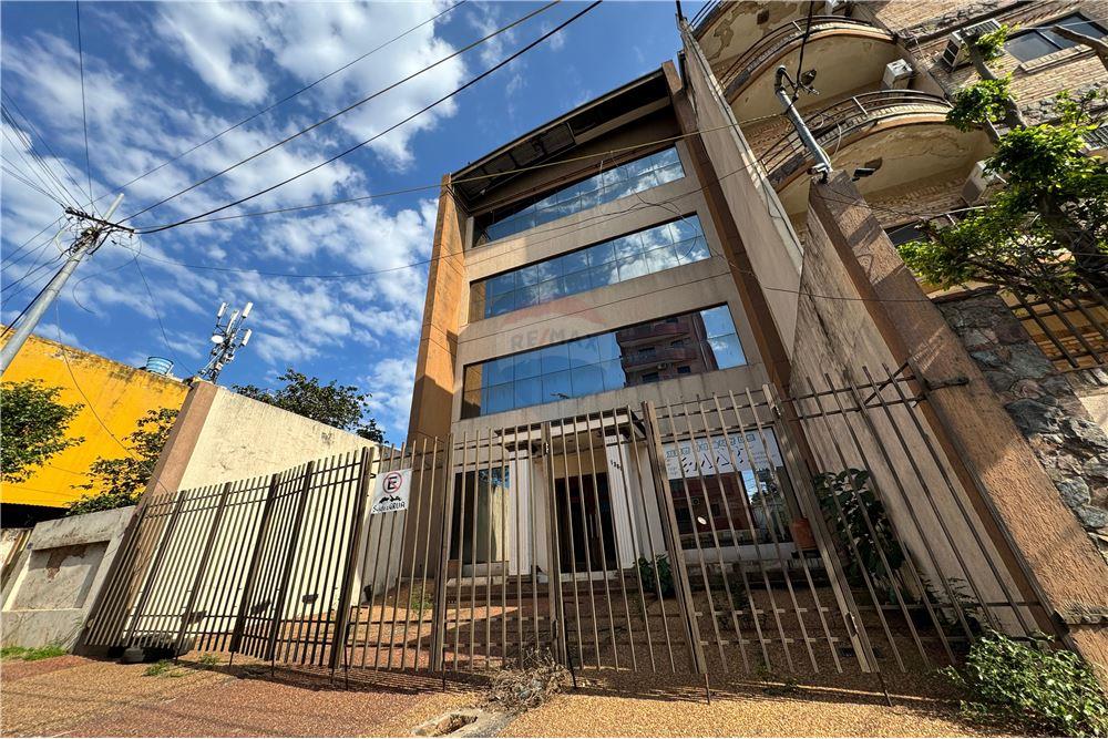 VENDO EDIFICIO DE 4 PLANTAS EN PETTIROSSI ZONA M4. Ref #EF7BA2