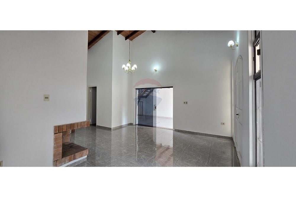 Alquilo amplia casa en Lambare Barrio San Rafael. Ref #W61A53